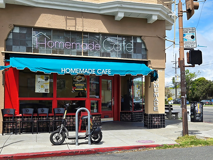 The turquoise awning and cherry-red trim of Homemade Cafe stand out like a beacon of breakfast hope on this Berkeley corner.