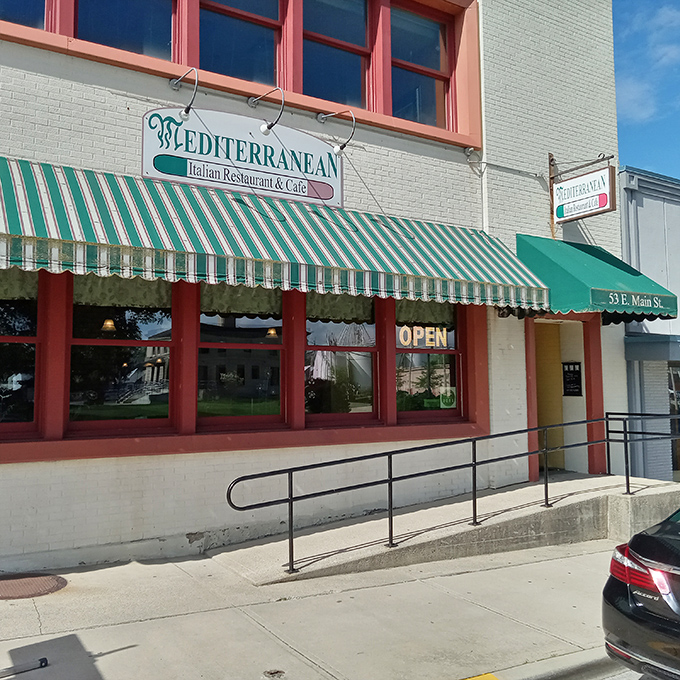 The classic green and white awning beckons like an old friend, promising Mediterranean delights behind that unassuming brick fa&ccedil;ade on Wilmington's Main Street.