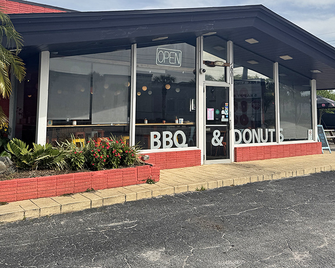 The unassuming storefront of Smoke & Donuts beckons like a siren song to those wise enough to look beyond Orlando's flashier attractions.