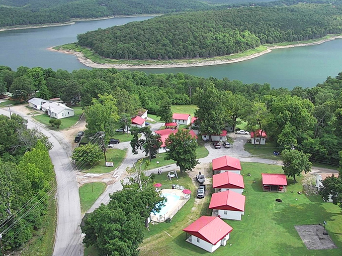 Where nature and comfort collide! Lakeside cabins with those iconic red roofs offer front-row seats to Arkansas's liquid playground.