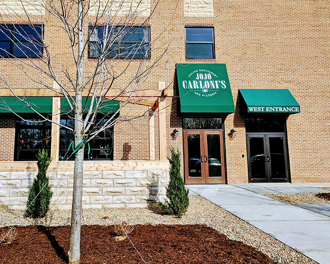 Jo Jo Carloni's welcomes you with distinctive green awnings and warm brick fa&ccedil;ade &ndash; like an Italian grandmother beckoning you in for Sunday dinner.