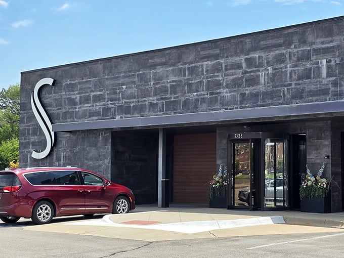 The understated exterior of Scotch & Sirloin plays it cool, like a poker player with four aces who doesn't need to show off.