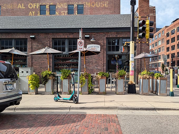 Smack Shack&rsquo;s brick-and-umbrella-lined corner in Minneapolis proves you don&rsquo;t need an ocean view to savor coastal seafood favorites.