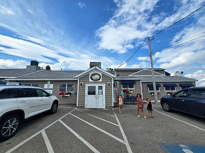 No fancy frills needed when you've got food this good. Billy's welcomes hungry visitors with its classic coastal Maine charm.