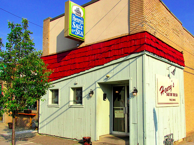 The unassuming fa&ccedil;ade hides a culinary treasure &ndash; proof that you should never judge a seafood book by its cover.