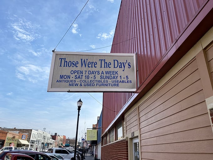 The iconic sign promises seven days of treasure hunting. Like a time machine disguised as a storefront, it beckons with the promise of nostalgia.