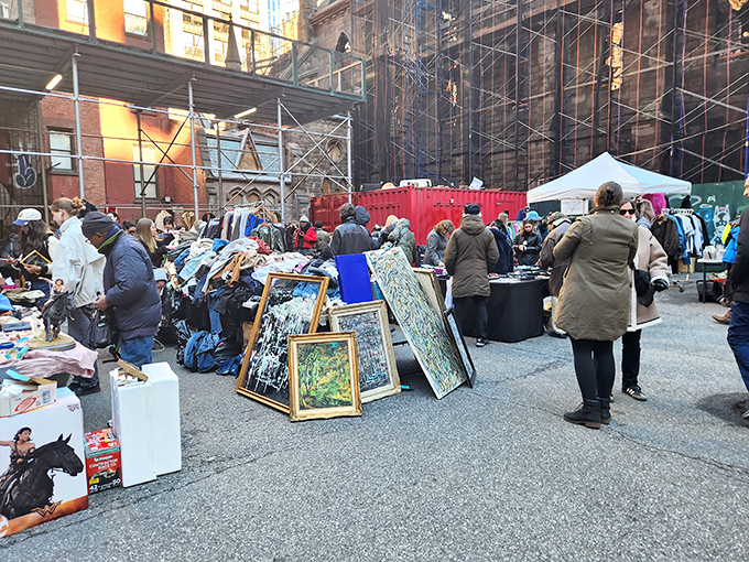 Urban treasure hunting at its finest! Chelsea Flea transforms this Manhattan lot into a wonderland of possibilities every weekend.