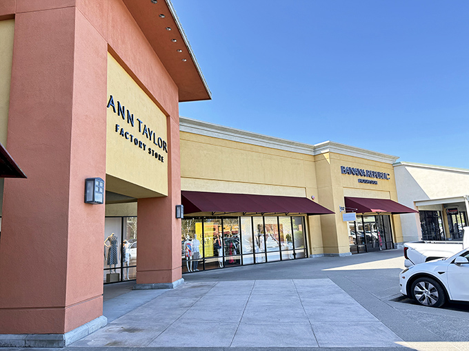 The Mediterranean-inspired fa&ccedil;ade of Ann Taylor welcomes shoppers like a warm hug from a friend who happens to have impeccable taste in blazers.