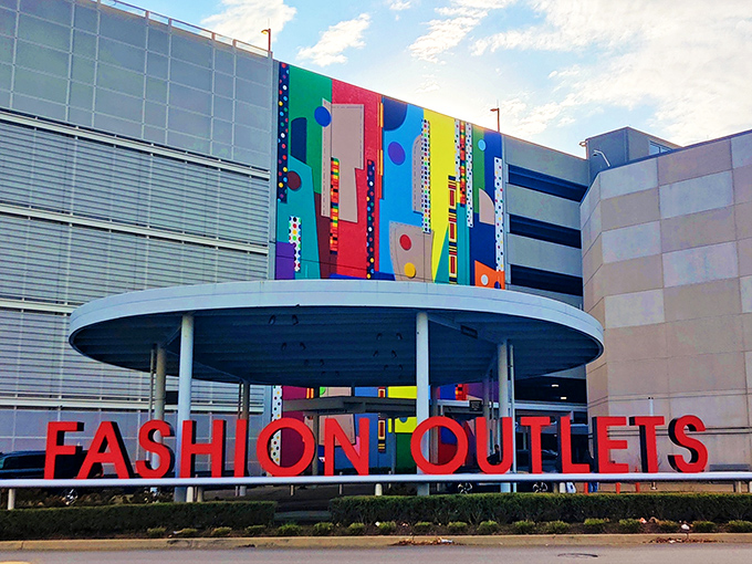 This entrance promises retail therapy without the need for actual therapy afterward.