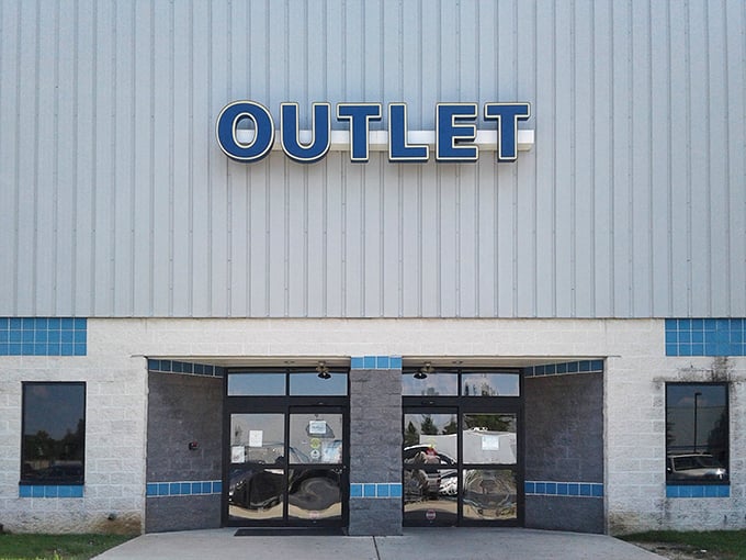 The unassuming exterior of Delaware&rsquo;s treasure-hunting headquarters. Plain on the outside, wild on the inside&mdash;just the way bargain legends begin.