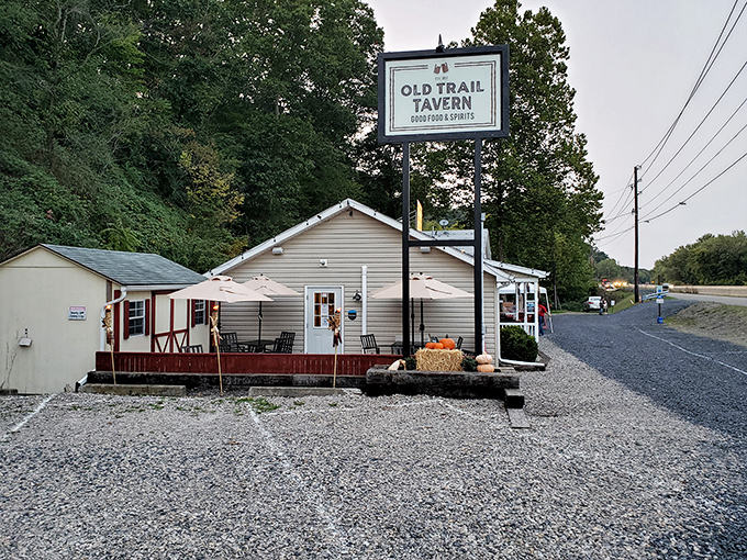The unassuming exterior of Old Trail Tavern hides culinary treasures like a poker player with four aces – no tell, all payoff.