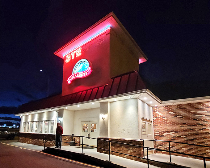 By night, the restaurant transforms into a ruby-red lighthouse for carnivores. Like a Vegas marquee for meat lovers, it promises satisfaction rather than jackpots.