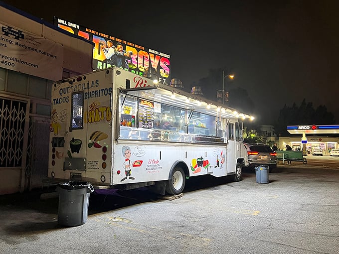 El Chato's white chariot of flavor stands sentinel in the LA night, a beacon of hope for the hungry and taco-deprived.