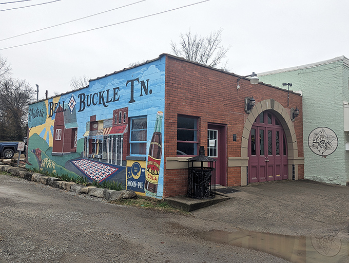 The vibrant mural on Bell Buckle Cafe's exterior isn't just decoration—it's a preview of the colorful flavors waiting inside this Tennessee treasure.