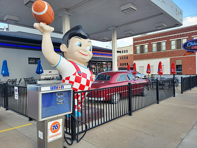 Big Boy's cooler cousin stands guard outside, holding a football instead of a burger. This is Ohio, after all.