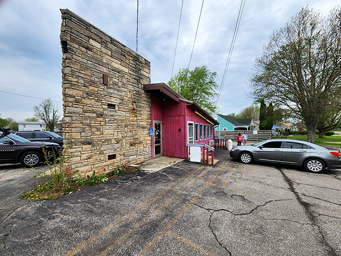 The stone facade and bright pink exterior of Porky's isn't trying to impress Instagram&mdash;it's too busy perfecting patty melts that will haunt your dreams.