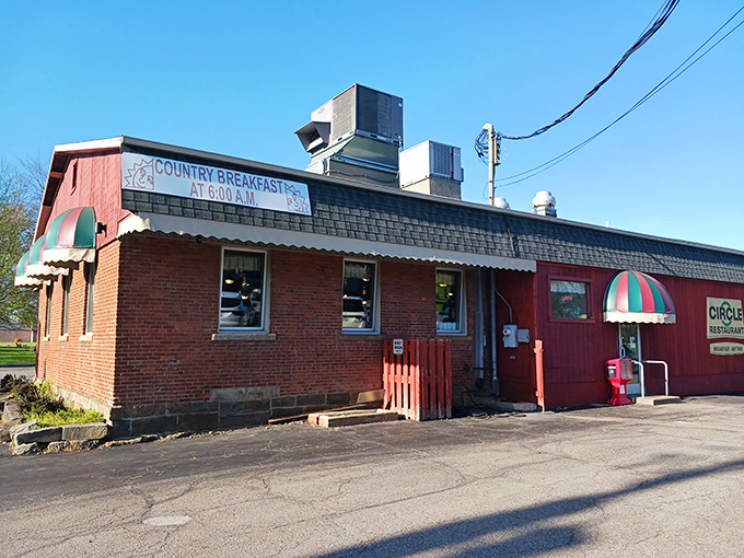 The unassuming red brick exterior of Circle Restaurant stands like a culinary lighthouse in Deerfield, promising "Country Breakfast at 6 AM" to early risers and hungry travelers.