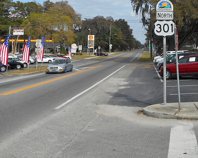 Main Street Bushnell offers that increasingly rare Florida commodity: traffic lights you can count on one hand and zero tourist buses in sight.