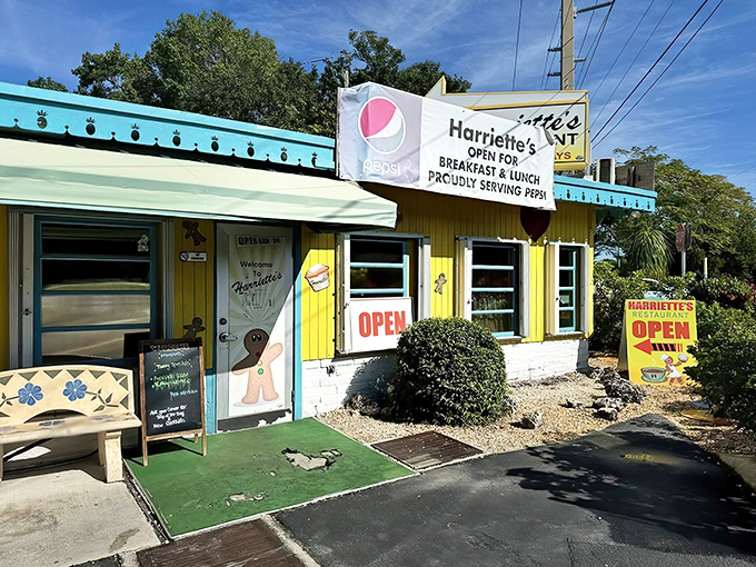 The cheerful turquoise and yellow exterior of Harriette's stands out like a tropical bird among the palms, beckoning hungry travelers with promises of homestyle goodness.