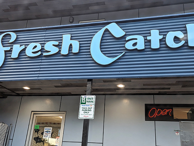 The blue exterior of Fresh Catch is like Hawaii's ocean itself&mdash;unassuming yet hiding treasures that will blow your mind.