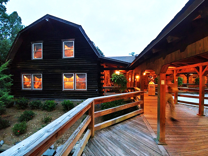 As twilight falls, Sconyers transforms into a glowing cabin of carnivorous delights, like a barbecue fairytale come to life.