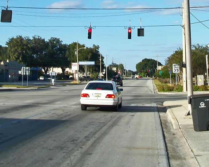 Main Street Bushnell offers that increasingly rare Florida commodity: traffic lights you can count on one hand and zero tourist buses in sight.