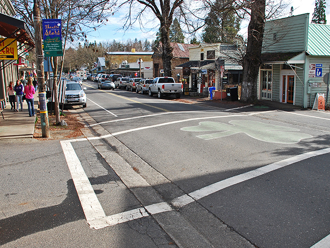 Main Street Murphys offers that perfect small-town stroll where you might actually use the phrase "I'm just going to mosey down the street" without irony.