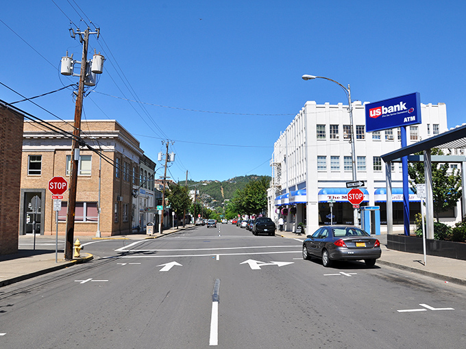 Downtown Roseburg greets you with wide streets and minimal traffic &ndash; a refreshing change from cities where finding parking requires strategy worthy of chess grandmasters.