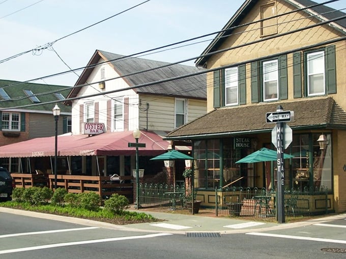 A picture-perfect small-town steakhouse scene that Norman Rockwell might have painted if he'd been really, really hungry.