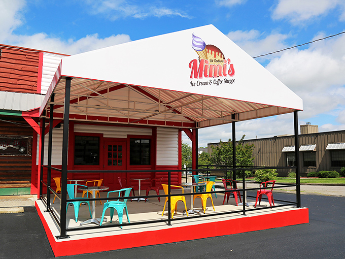 Sunshine and ice cream&mdash;a match made in heaven. Mimi's outdoor seating area offers the perfect stage for your frozen treat performance.