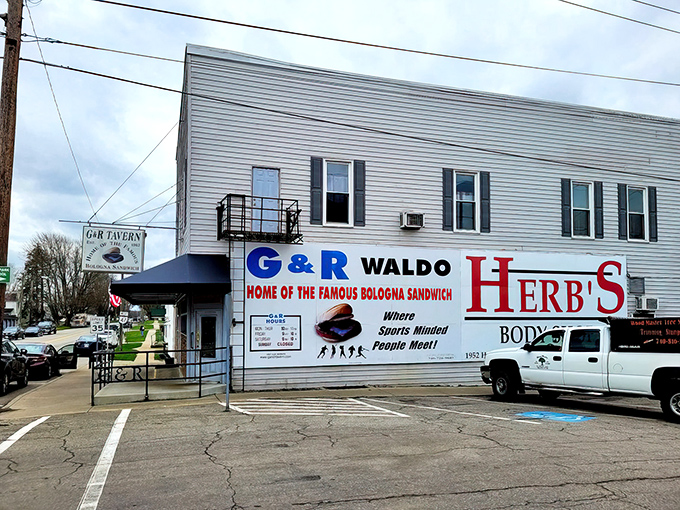 The unassuming white exterior of G & R Tavern stands like a culinary lighthouse in tiny Waldo, beckoning hungry travelers with its famous bologna promise.