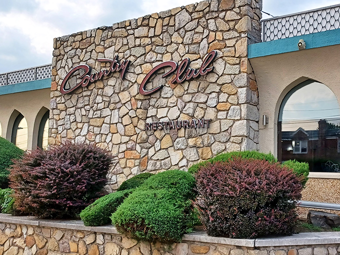 The stone facade of Country Club Diner stands like a mid-century modern time capsule, promising comfort food treasures within its walls.