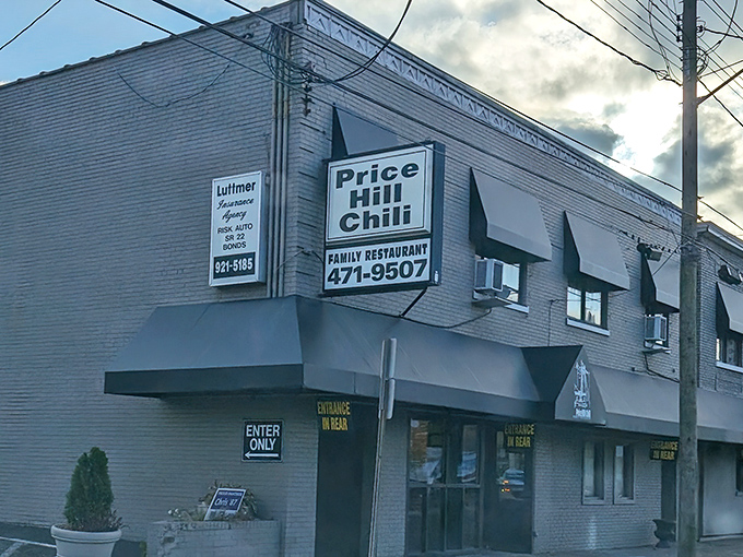 That unassuming gray facade holds secrets more delicious than your neighbor's mystery casserole recipe ever dreamed of being.