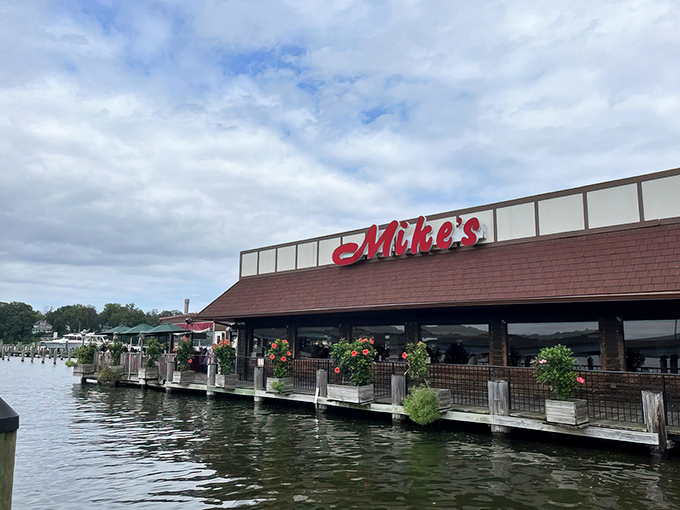 Mike’s red roof says “welcome,” but the Old Bay says “stay awhile.” It’s Maryland’s waterfront charm, served with extra napkins.