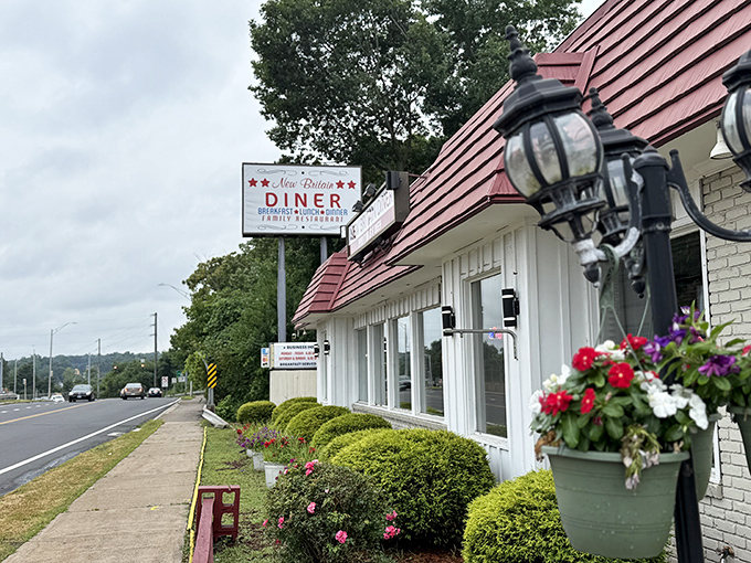That iconic red roof and welcoming sign have guided hungry Connecticut locals to comfort food paradise for generations.