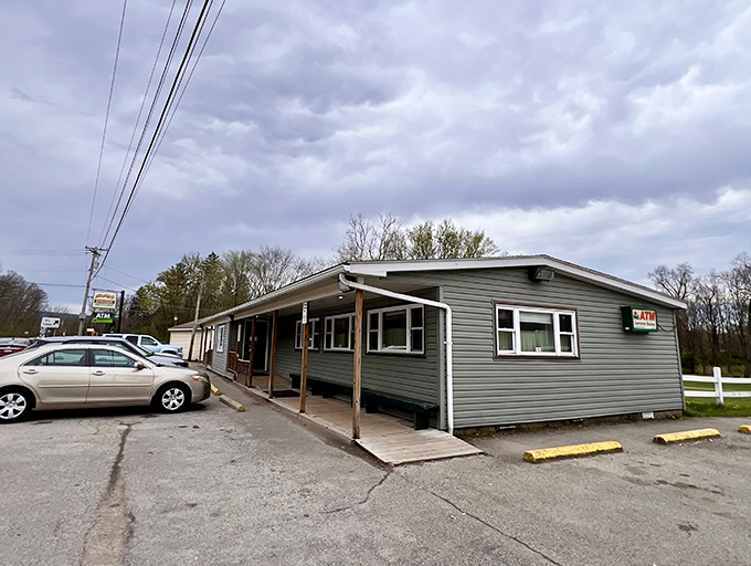 The unassuming exterior of Ruthie's Diner proves once again that culinary treasures often hide in plain sight along Pennsylvania's country roads.
