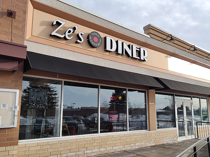 Ze's Diner announces itself with retro confidence, like that friend who still rocks a vinyl collection and knows exactly why it sounds better.