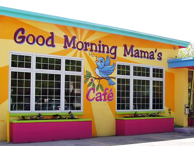 Sunshine isn't just in the sky&mdash;it's painted right onto this cheerful diner that looks like Florida and Indiana had a beautiful baby.