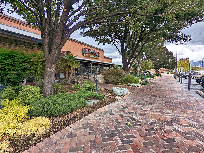 The terracotta-colored exterior of Pappadeaux beckons like a mirage in the desert&mdash;promising seafood salvation to landlocked New Mexicans.