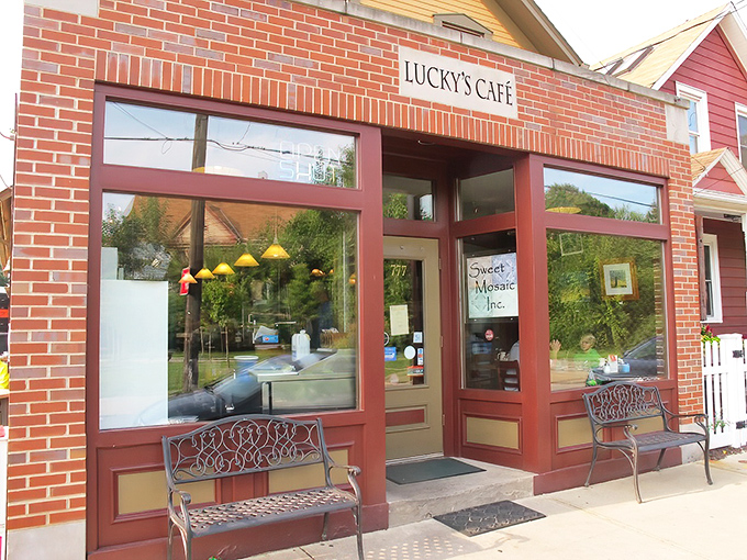 The unassuming brick fa&ccedil;ade of Lucky's Caf&eacute; hides culinary treasures within. Those benches aren't just for show&mdash;they're for the inevitable (and worthwhile) weekend wait.