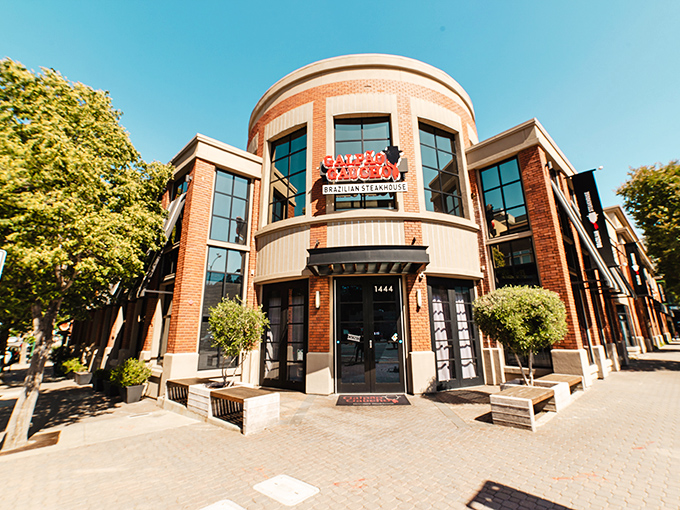 The distinctive curved brick facade of Galp&atilde;o Gaucho stands proudly on North California Boulevard, like a carnivore's lighthouse beckoning hungry sailors home.