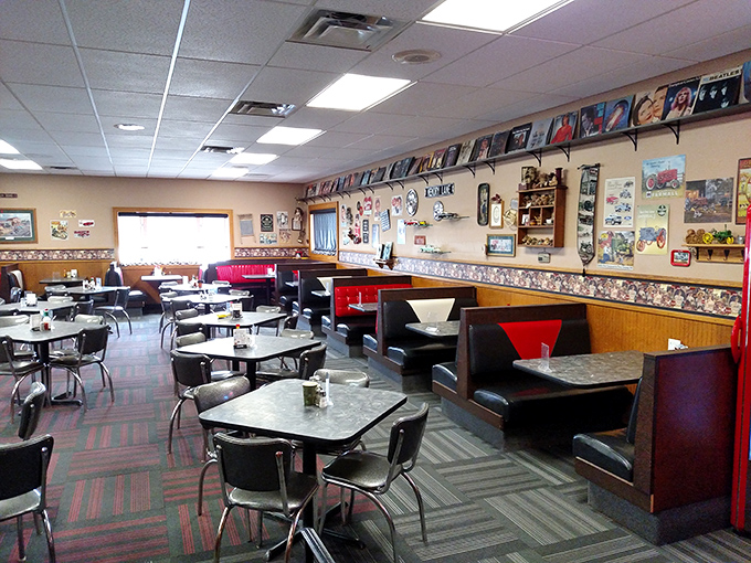 The unassuming exterior of Deaner's Diner proves once again that culinary treasures often hide behind the simplest facades. That cartoon face promises good things await inside!