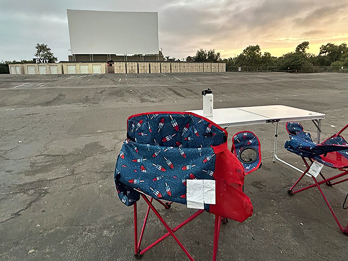The classic white screen against the twilight sky &ndash; cinema in its most elemental form, where stories unfold under the stars.