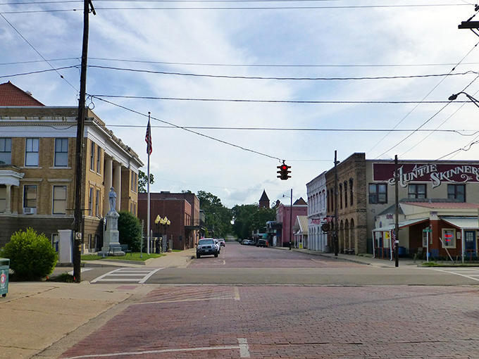 Downtown Jefferson feels like stepping into a movie set, except the charm is 100% authentic and the pace is deliciously unhurried.