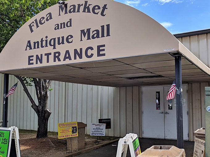 The gateway to treasure hunting paradise! Peachtree Peddler's welcoming entrance promises adventures in antiquing that'll have you texting photos to make your friends jealous.