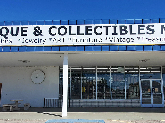 1. this gigantic antique store in nevada offers endless treasures you can browse for The unassuming storefront of Los Ranchos Antique Mall belies the time-traveling adventure waiting inside. Like a TARDIS for treasure hunters, it's bigger on the inside.