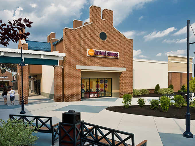 The brick fa&ccedil;ade of Brand Shoes welcomes bargain hunters like an architectural wink that says, "Yes, your credit card will survive this encounter." 