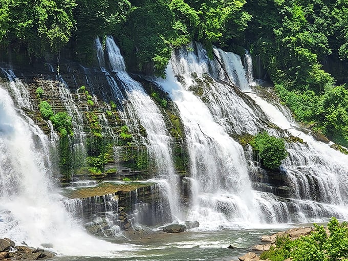 Great Falls doesn't just cascade &ndash; it performs. Nature's ultimate showstopper puts on a thundering display that makes Niagara nod in respectful approval.