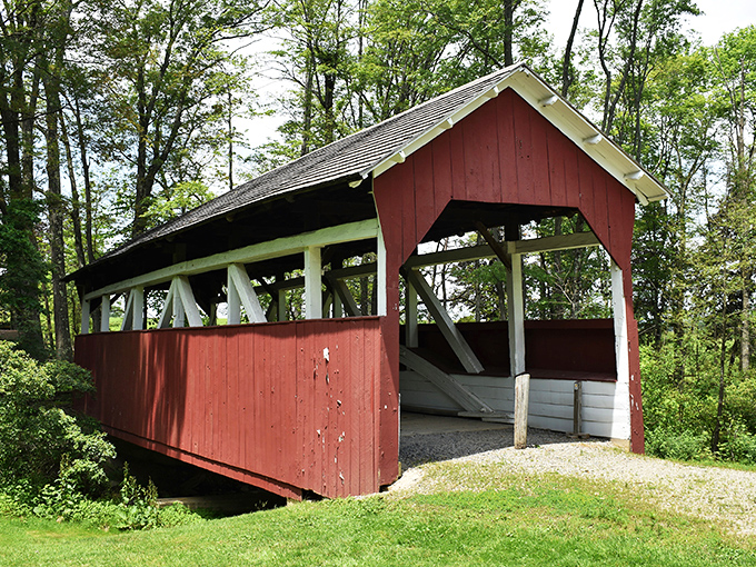 That classic red-and-white color scheme isn't just for show&mdash;it's the covered bridge equivalent of black-tie formal wear.