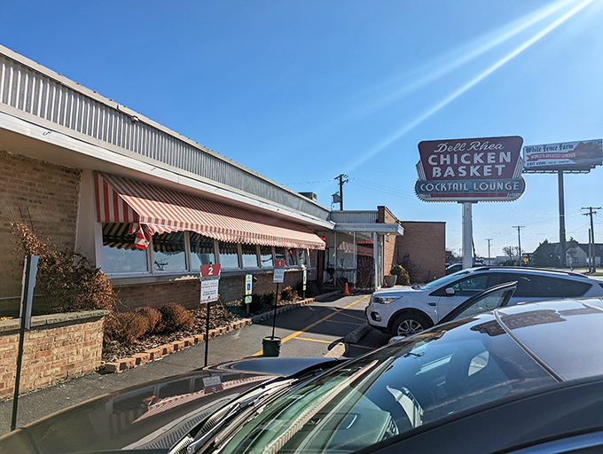The red and white awnings aren't just for show&mdash;they're like a beacon calling to hungry travelers on Route 66, promising comfort food salvation ahead.